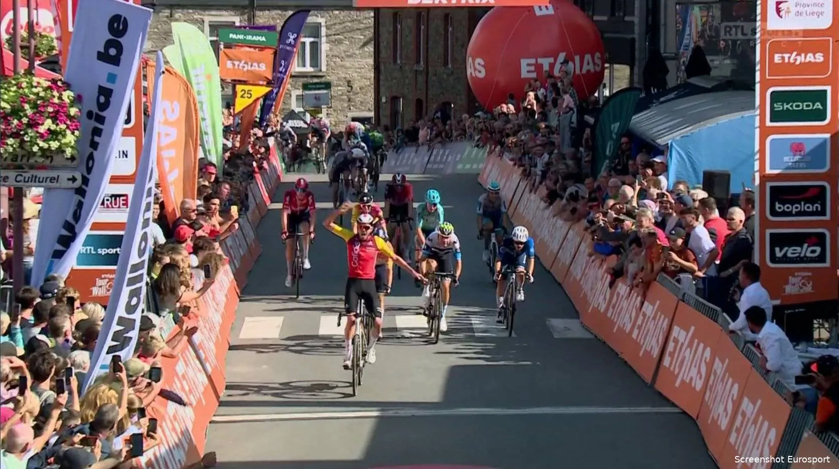 Thriller in Wallonia: Peloton misjudges breakaway, runner-up Strong takes overall victory